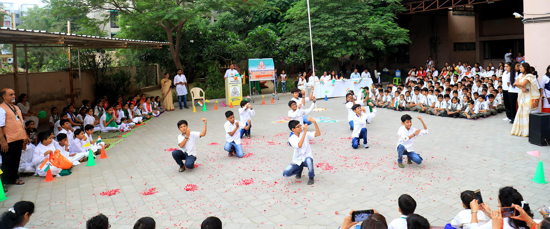 Divine Life International School Naroda
