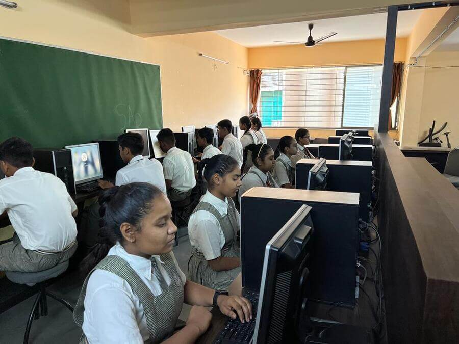 Labs – Divine Life International School Naroda